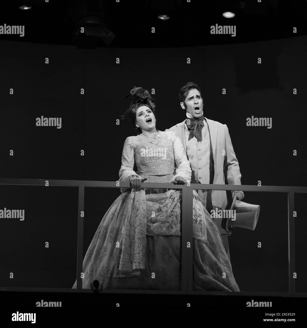 Singers perform during representation of the opera ‘Dona Francisquita ...