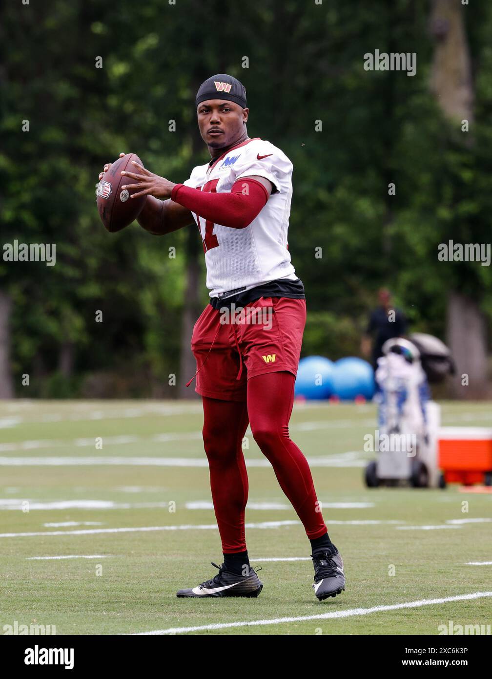 Washington Commanders wide receiver Terry McLaurin (17) tossing the ...