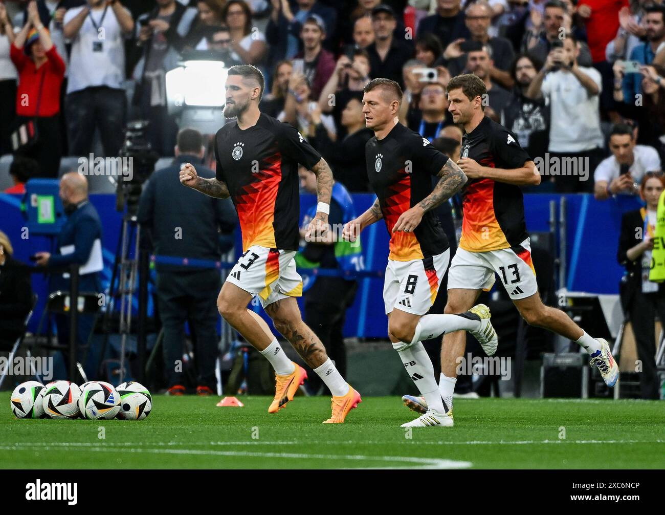 Toni kroos thomas muller hi-res stock photography and images - Alamy