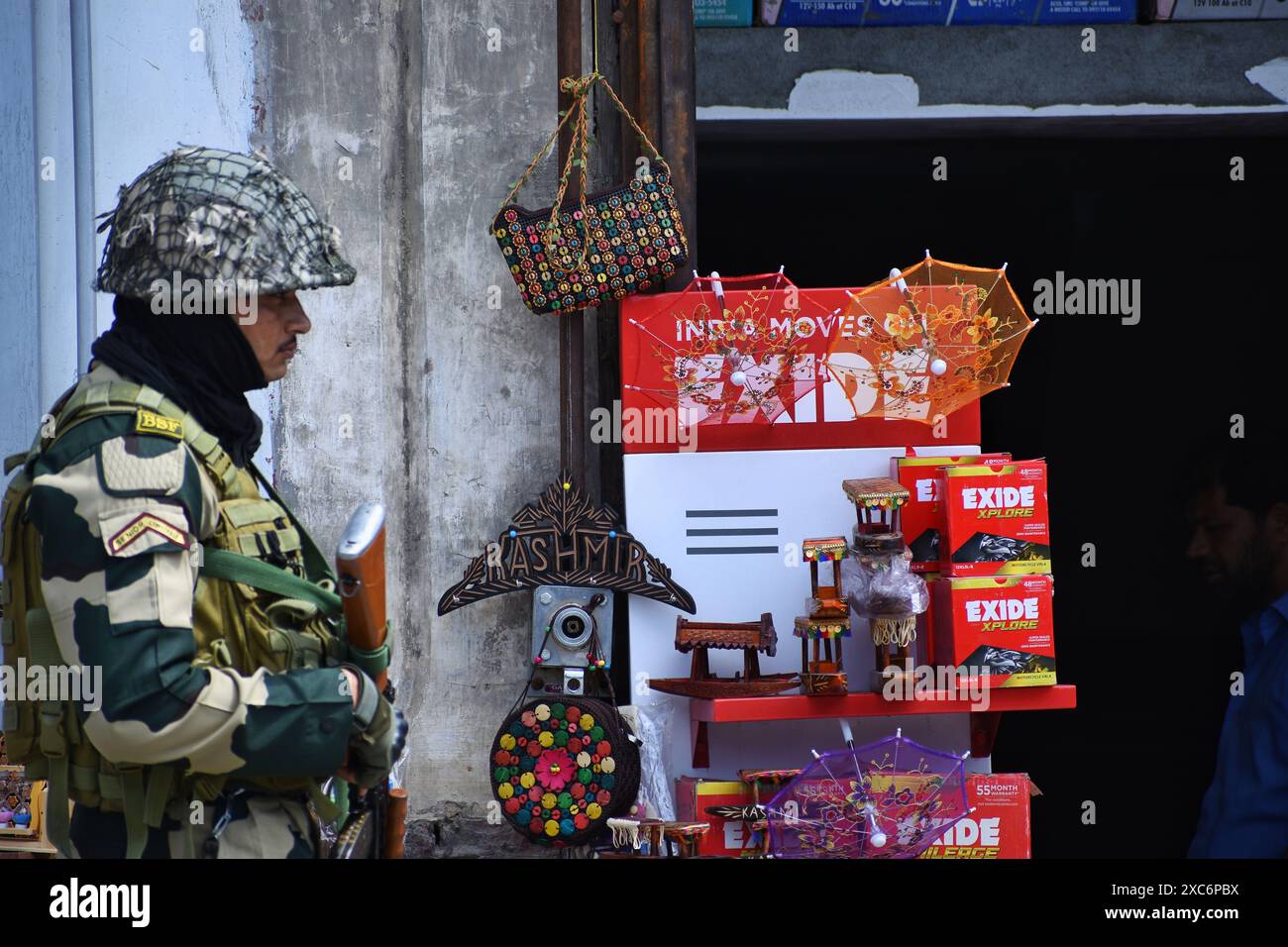 Frisking machine hi-res stock photography and images - Alamy