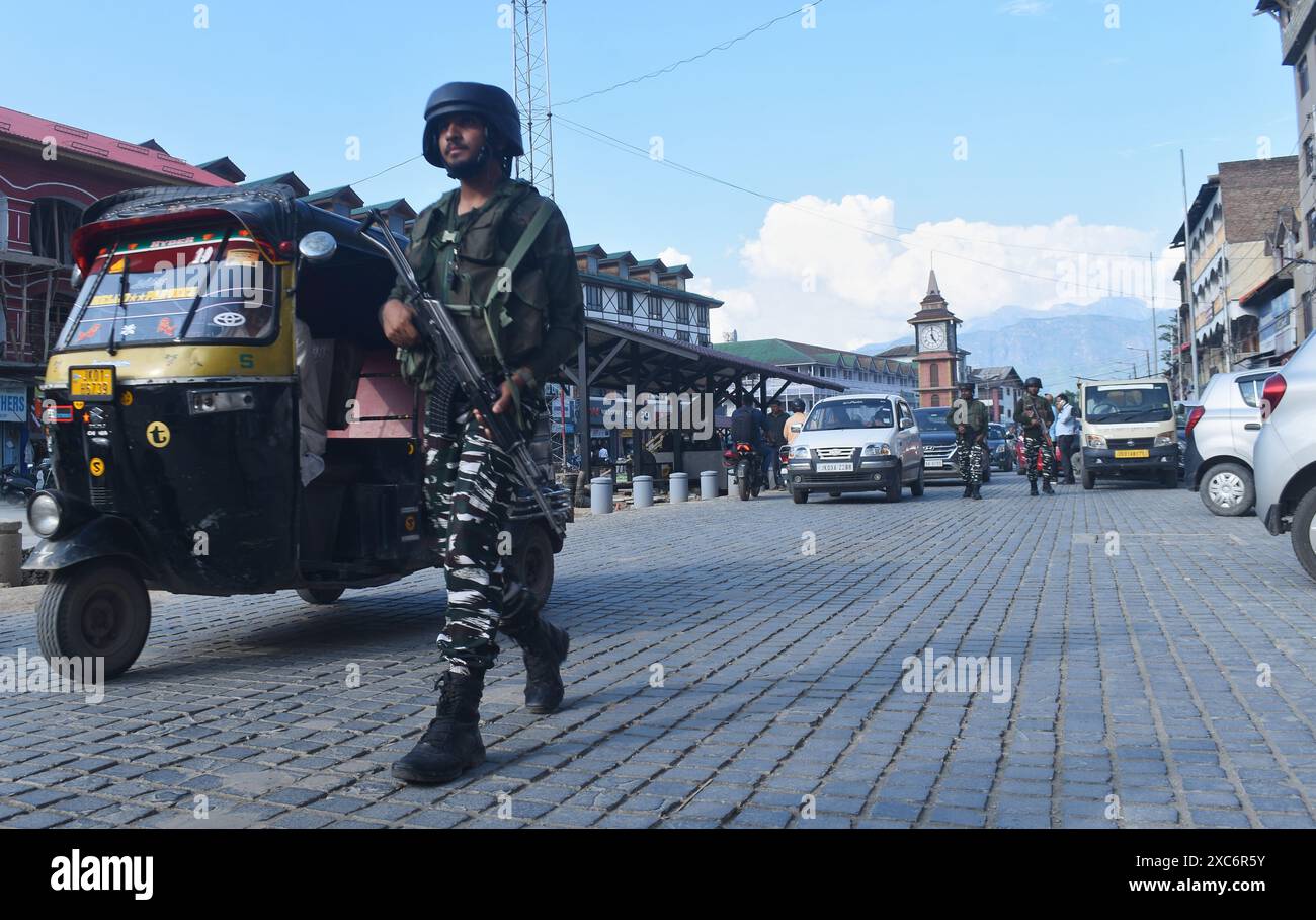 Frisking machine hi-res stock photography and images - Alamy