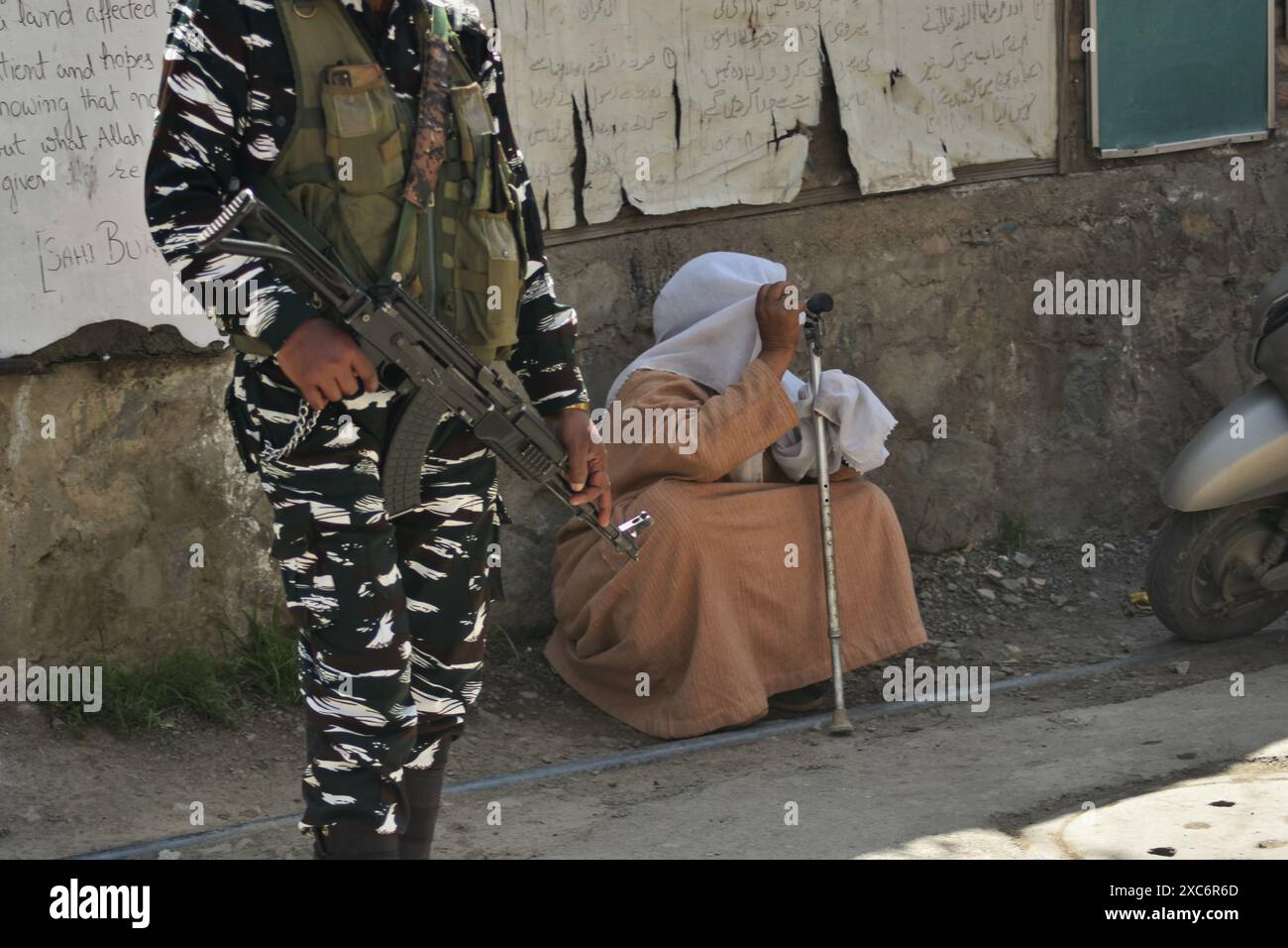 Frisking machine hi-res stock photography and images - Alamy