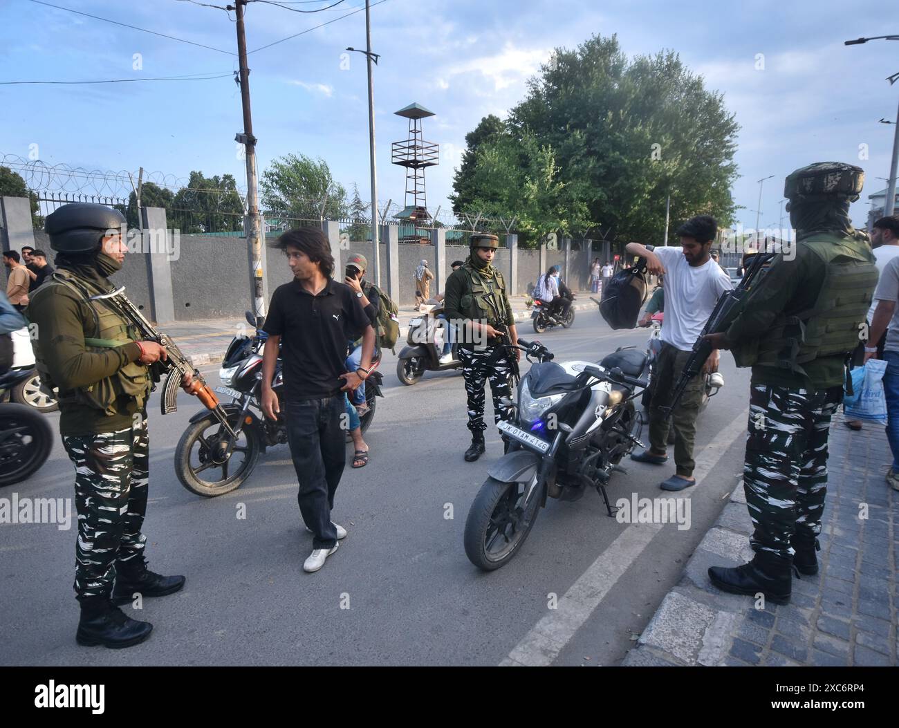 Frisking machine hi-res stock photography and images - Alamy