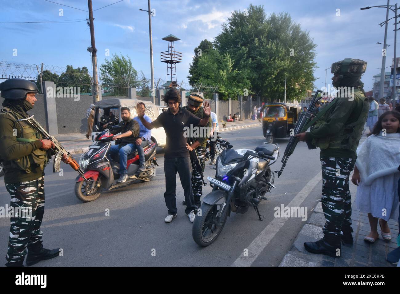 Frisking machine hi-res stock photography and images - Alamy