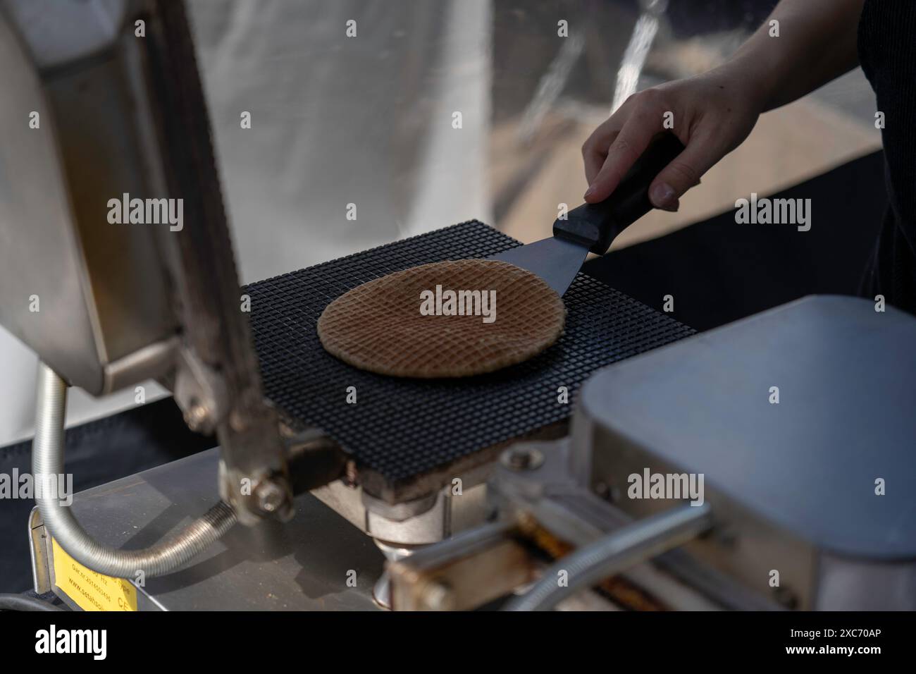 Making dutch waffles hi-res stock photography and images - Alamy