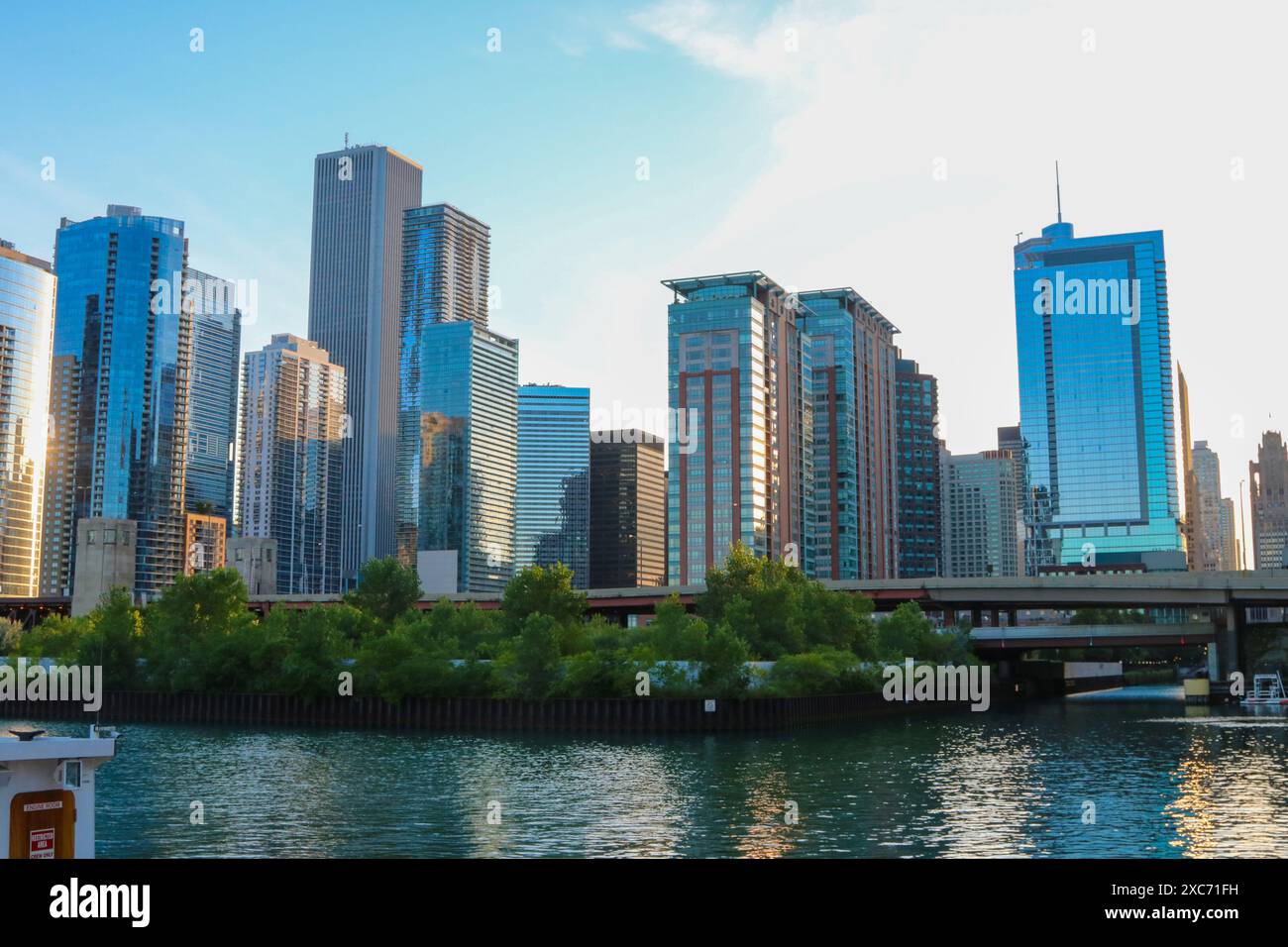 The skyline of sky scrapers in Chicago Illinois Stock Photo - Alamy