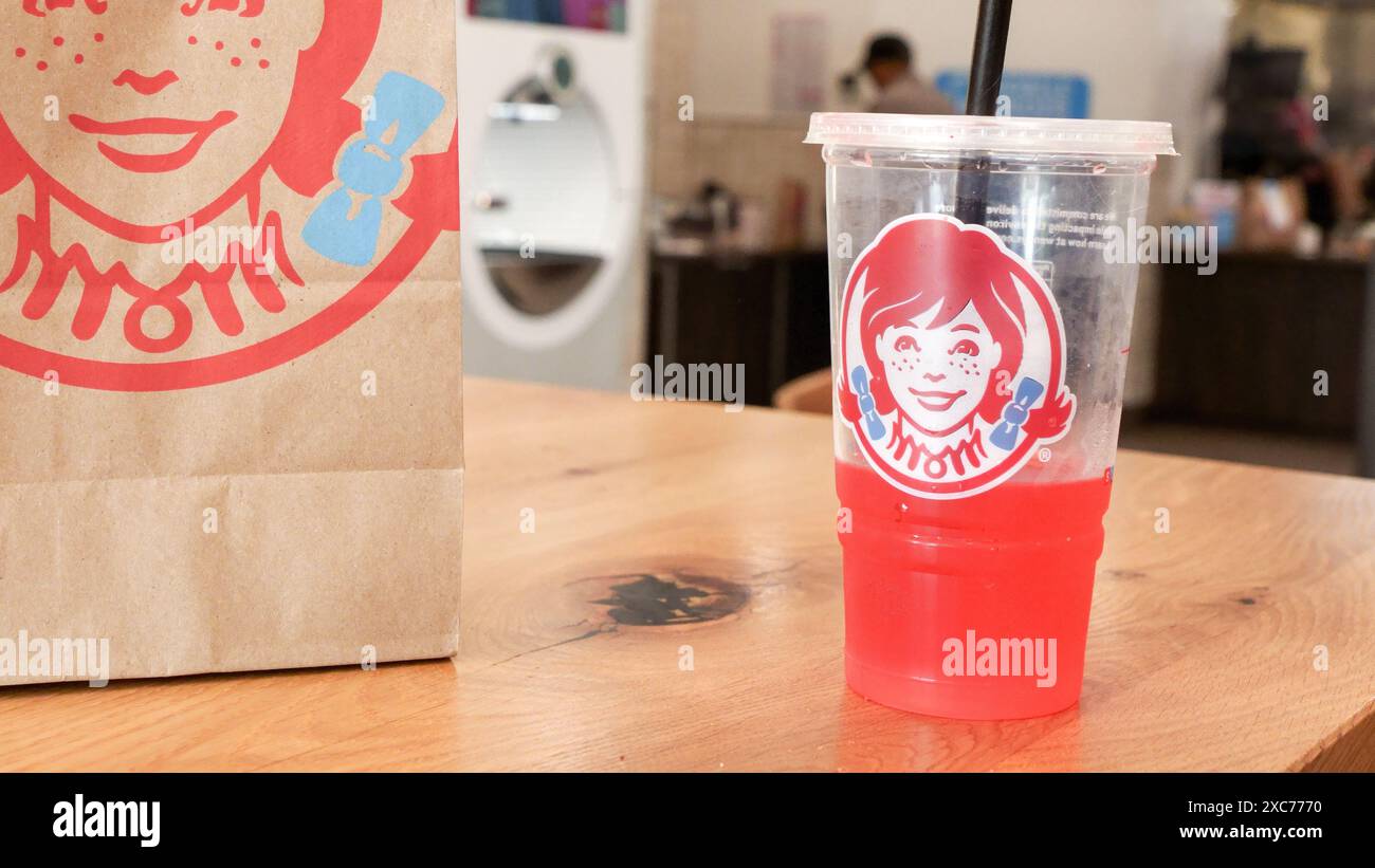 Wendys text logo on hi-res stock photography and images - Alamy