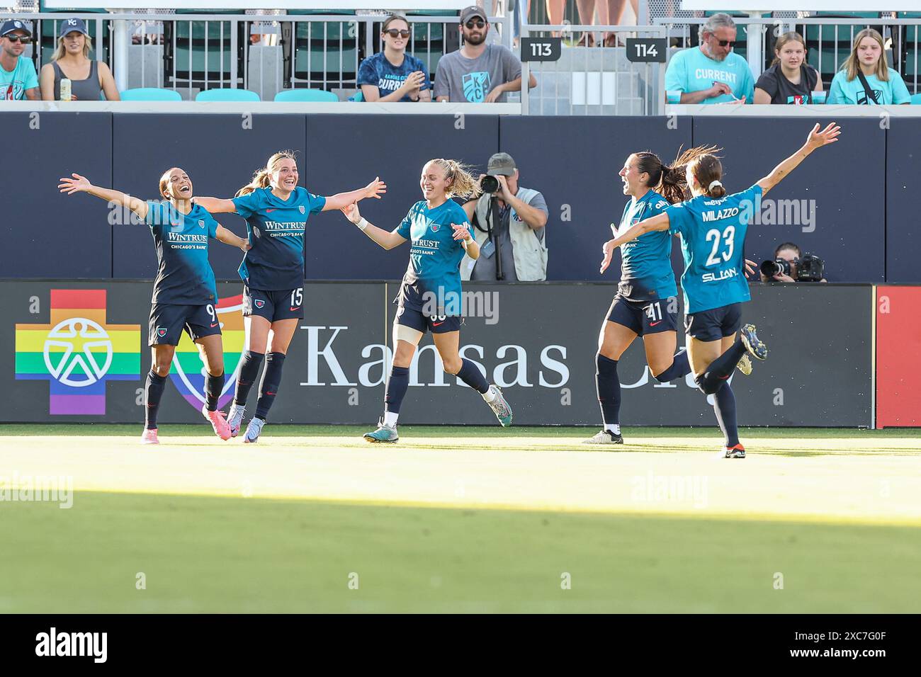 Kansas City, MO, USA. 14th June, 2024. Chicago Red Stars players ...