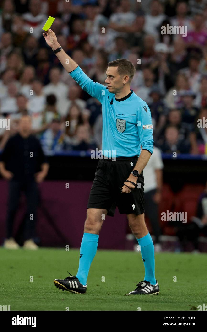 Munich, Allemagne. 14th June, 2024. Referee Clement Turpin gives a ...