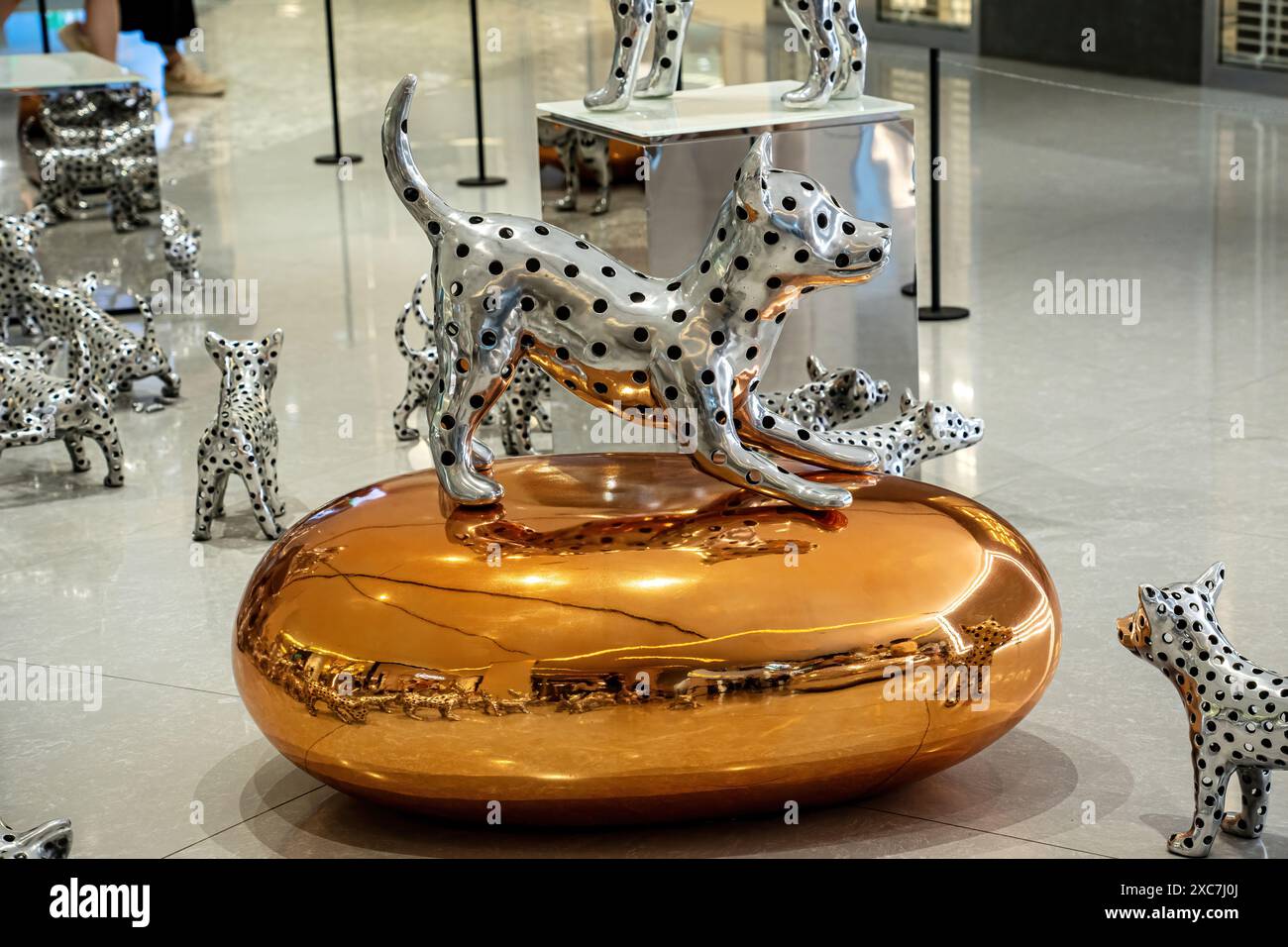 Metal dogs are home decoration items according to each person's ...