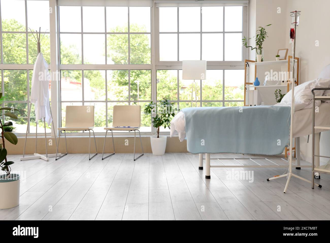 Interior of hospital ward with bed, chairs and window Stock Photo - Alamy
