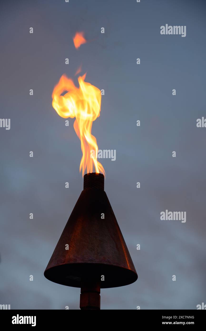 Tiki torch hi-res stock photography and images - Alamy