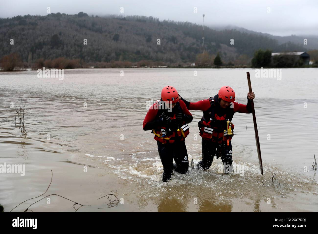 (240615) -- ARAUCO, June 15, 2024 (Xinhua) -- Members of a rescue team ...