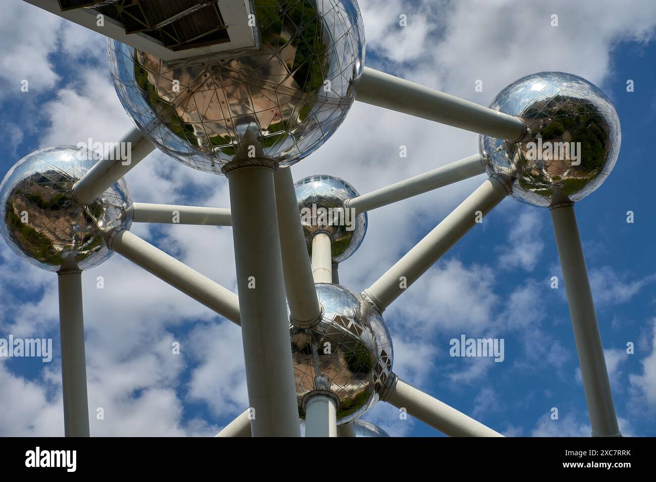 Atomium landmark structure metal hi-res stock photography and images ...