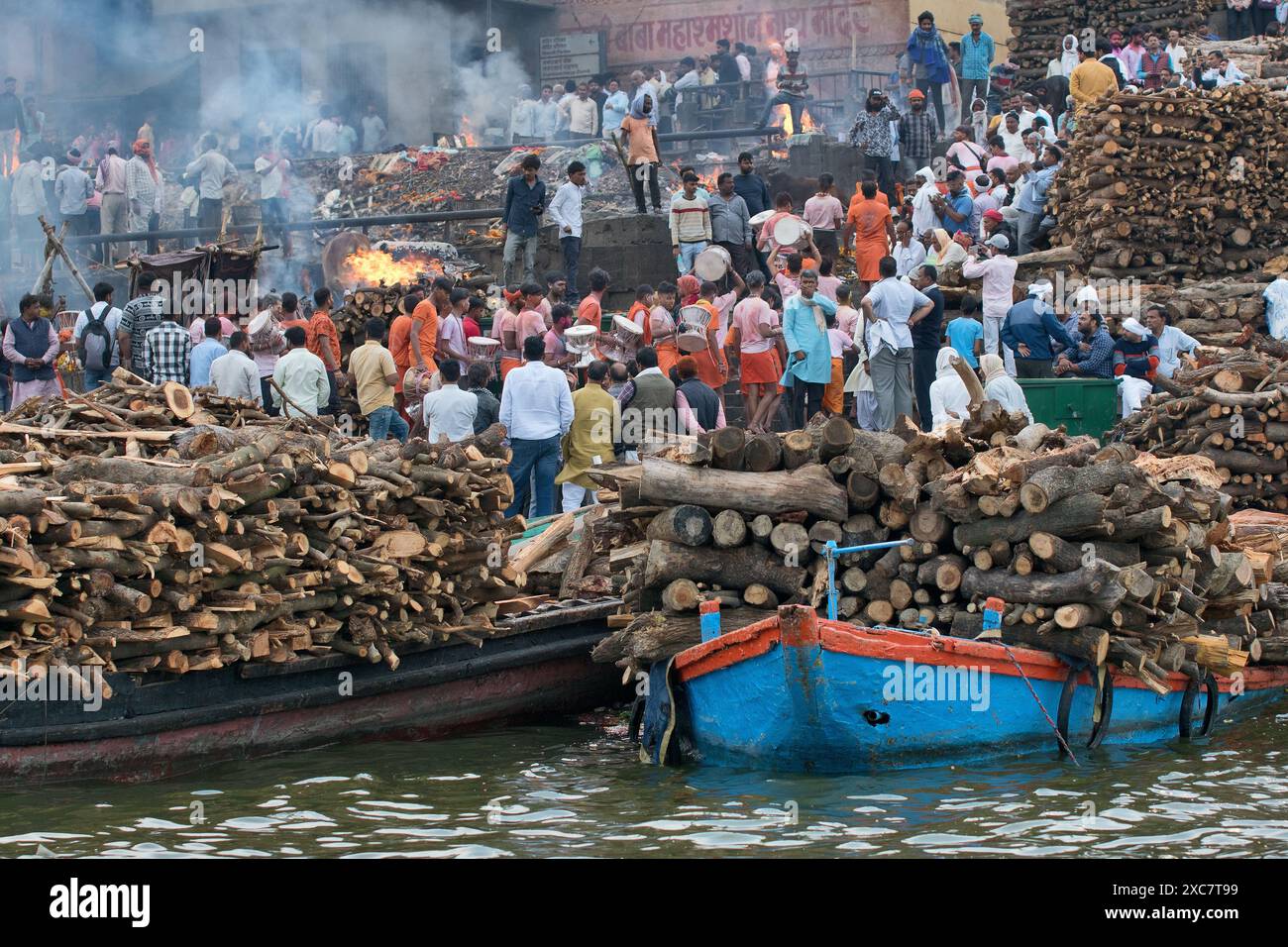 Varanasi, India: cremation of the dead. Hindus believe that whoever's ...