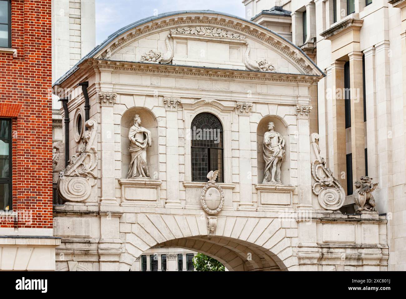 This original 17th century Temple Bar gatehouse to the City of London ...