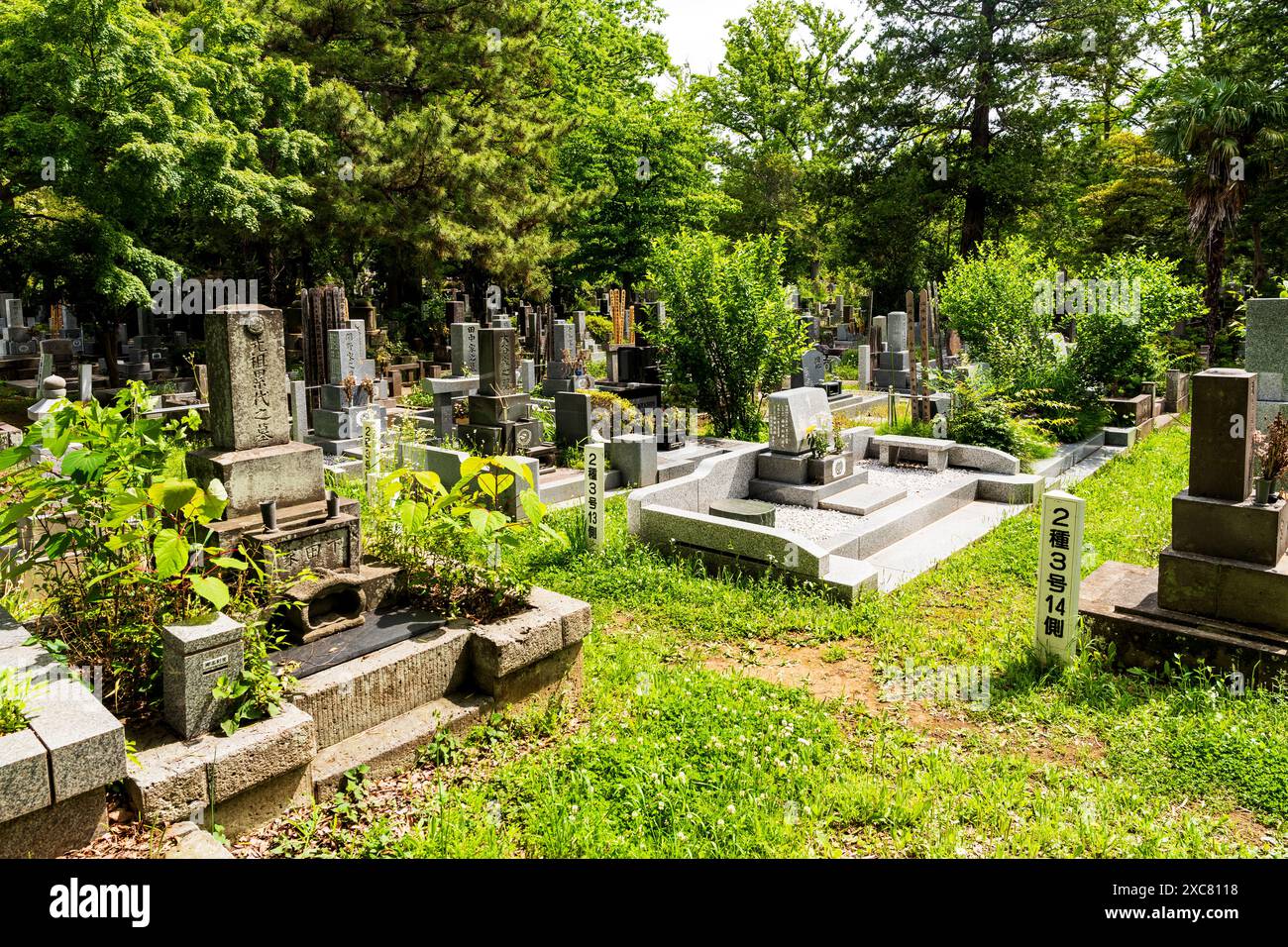 The Zoshigaya Cemetery, a public graveyard in Minami-Ikebukuro, Toshima ...
