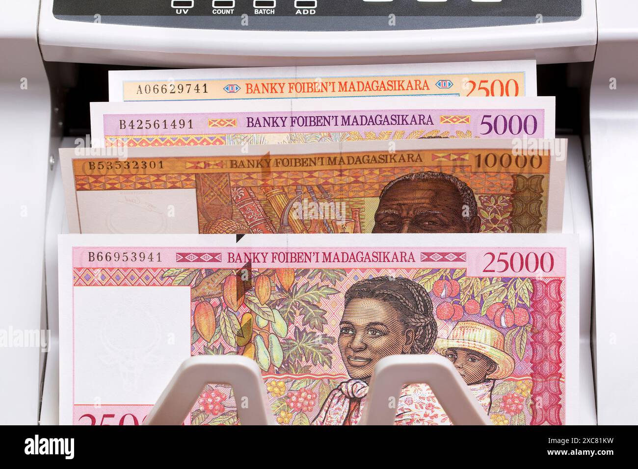 Malagasy money - ariary in the counting machine Stock Photo - Alamy