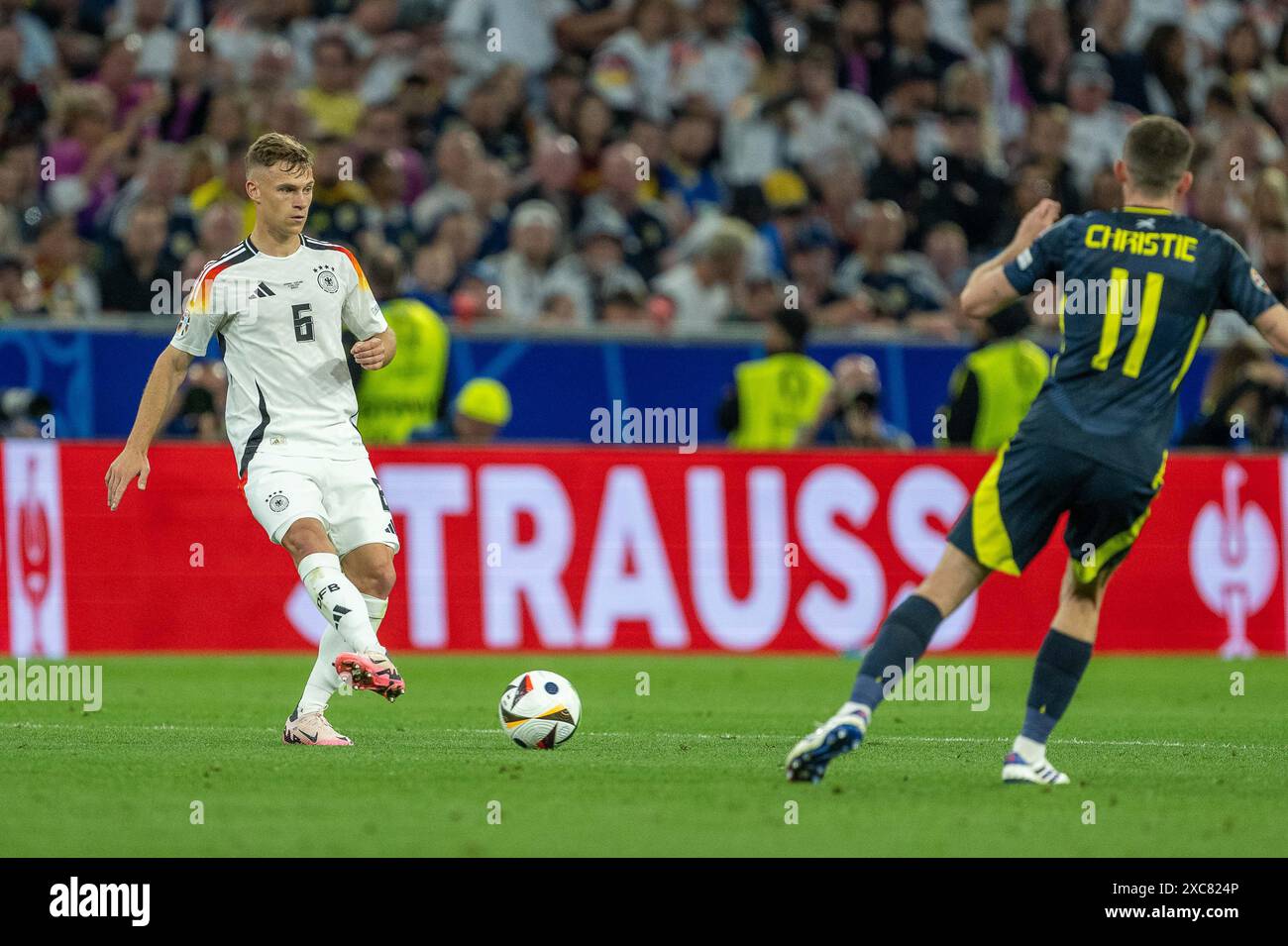Joshua Kimmich (Deutschland #06), Ryan Christie (Schottland #11), GER ...