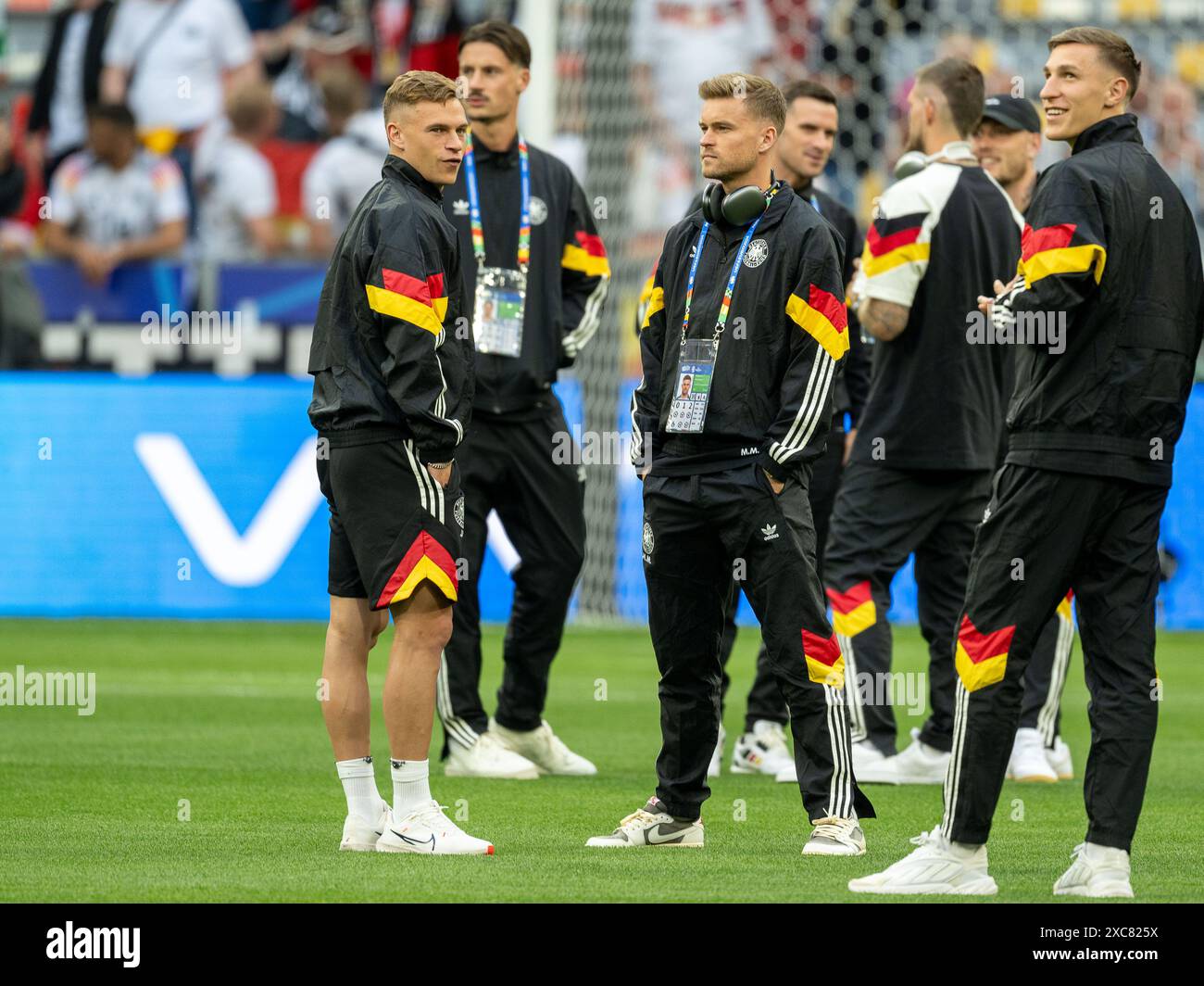 Vor dem Spiel, Joshua Kimmich (Deutschland #06), Maximilian Mittelstaedt (Deutschland #18 ...