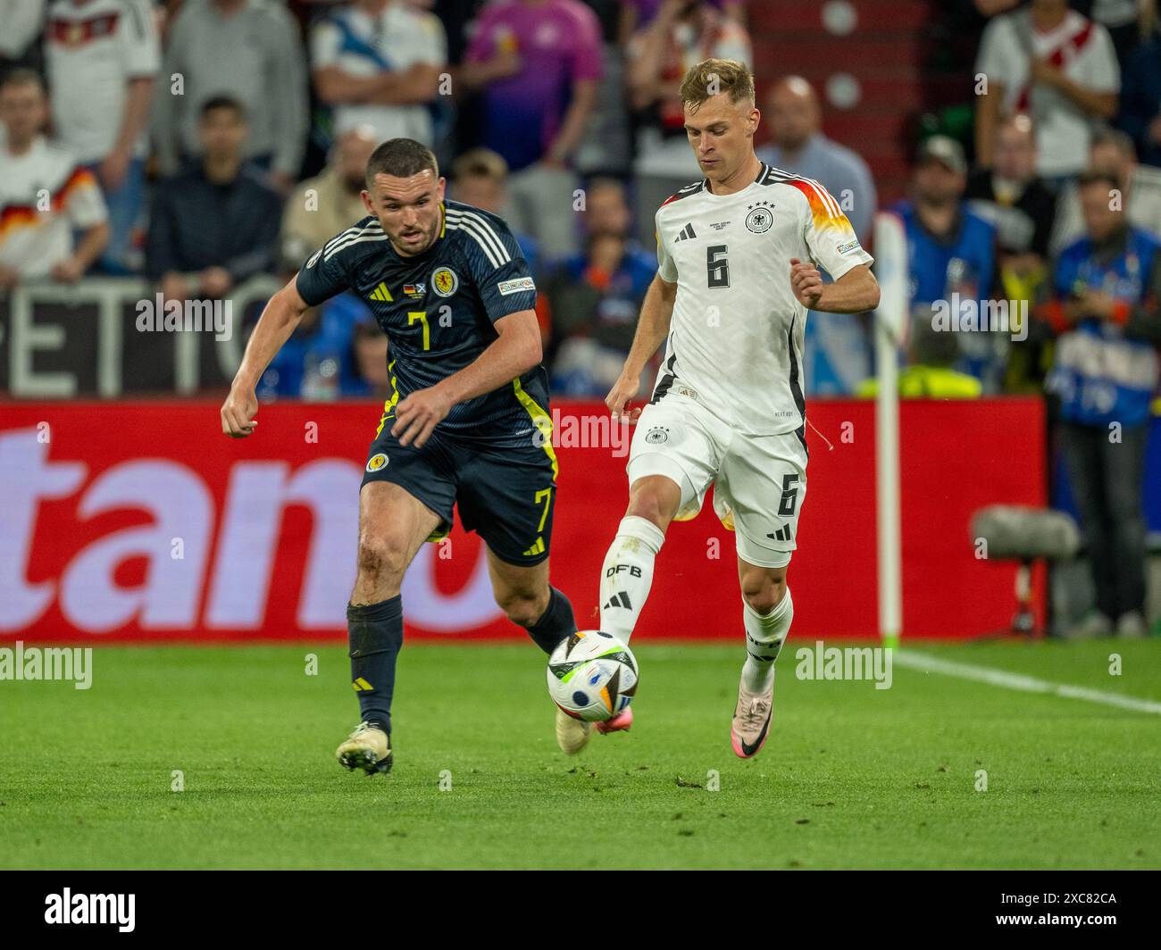John McGinn (Schottland #07), Joshua Kimmich (Deutschland #06), GER ...