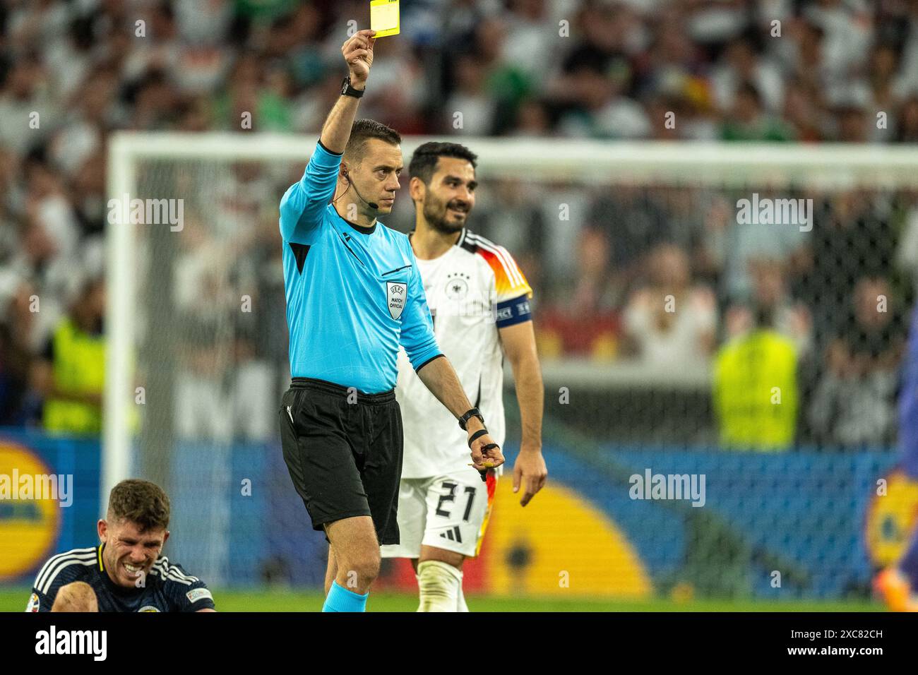 Gelbe Karte Jonathan Tah (Deutschland #04), GER, Germany (GER) vs ...