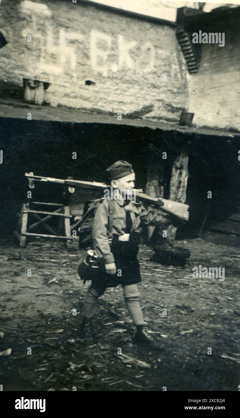 Second World War / WWII, Germany, end of war, Hitler Youth as soldiers ...