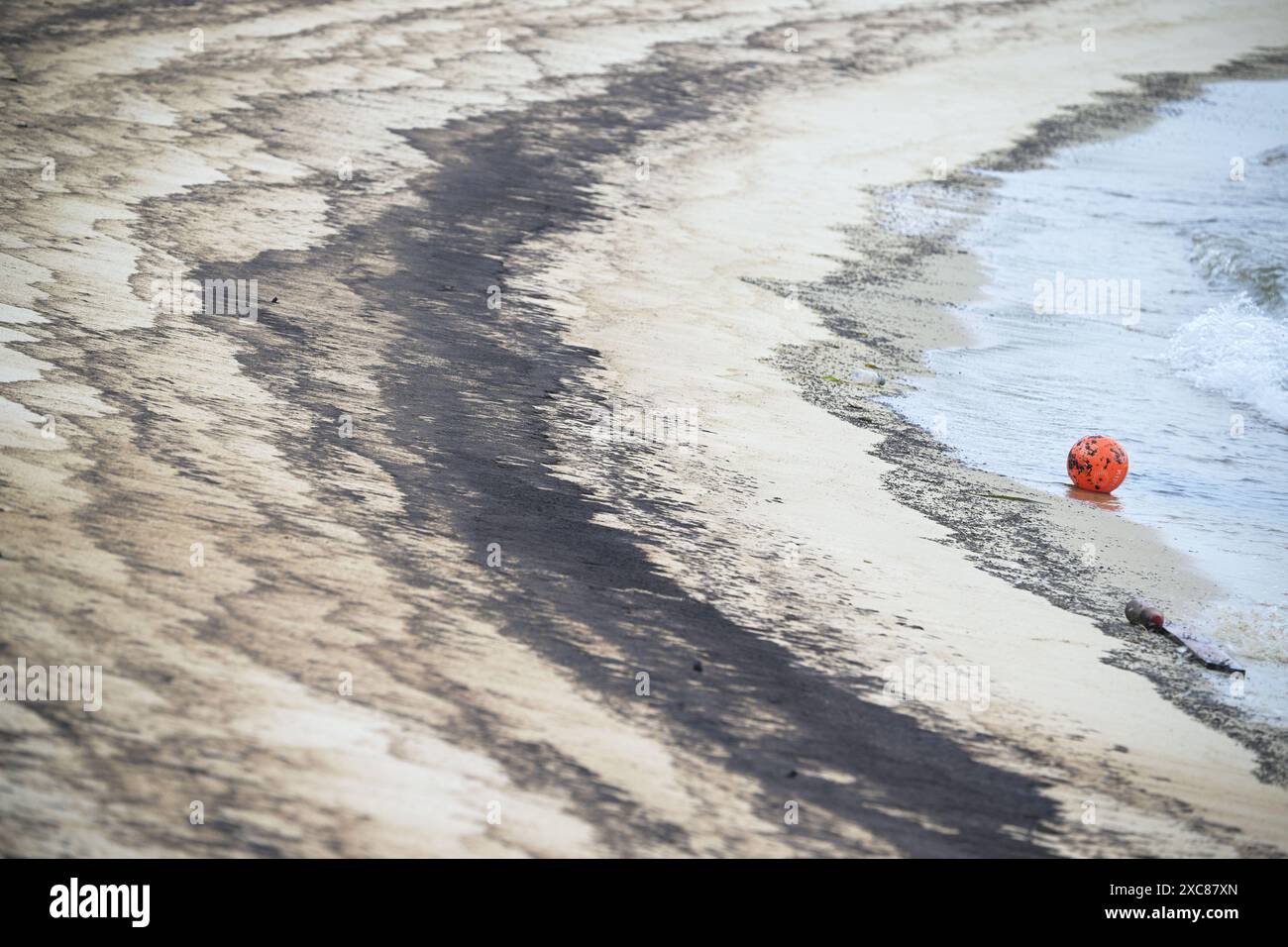 Singapore. 15th June, 2024. Oil stains are seen on Siloso beach of ...
