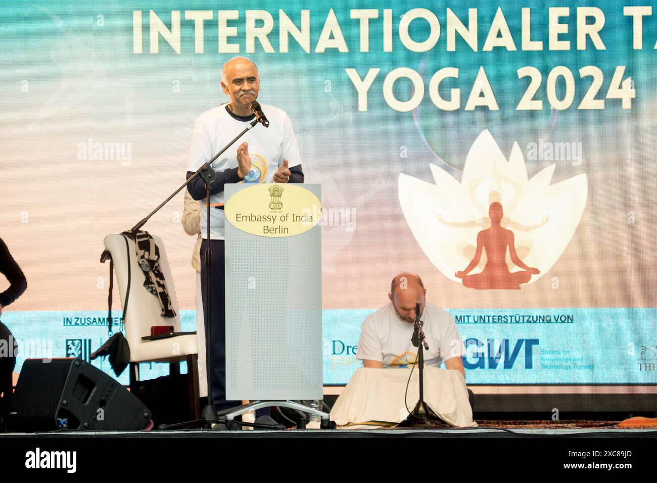 15.06.2024 Auch der indische Botschafter Harish Parvathaneni nahm aktiv ...