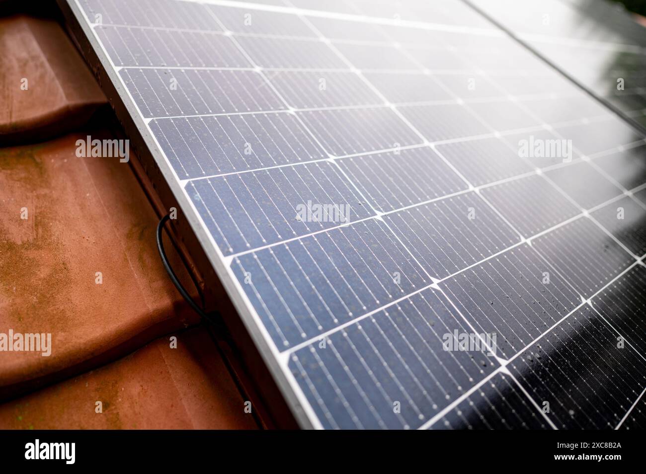 Blankenfelde Mahlow, Germany. 14th June, 2024. A photovoltaic system is ...