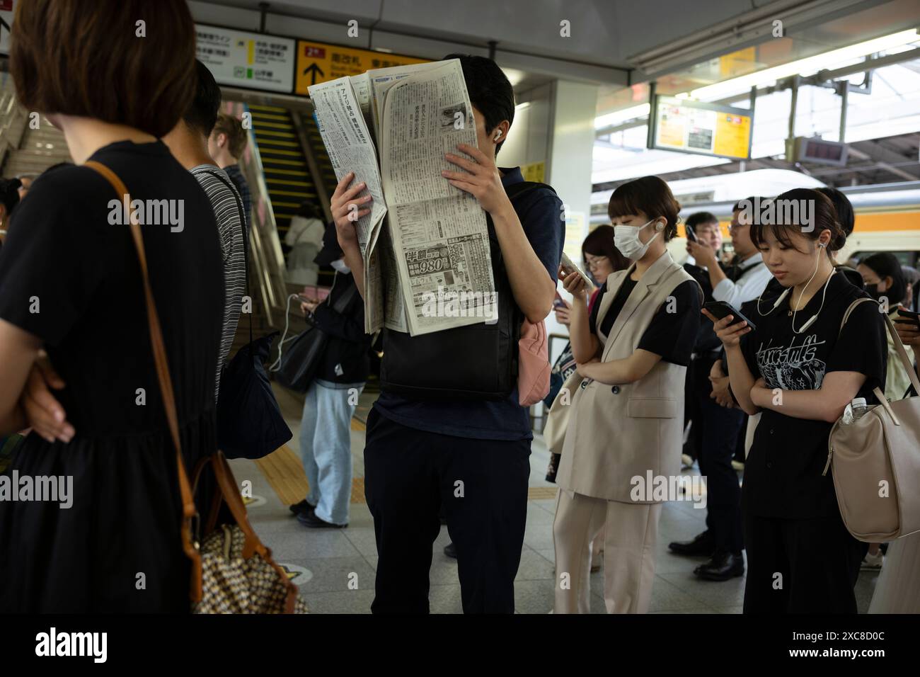 Tokyo train crowded hi-res stock photography and images - Alamy