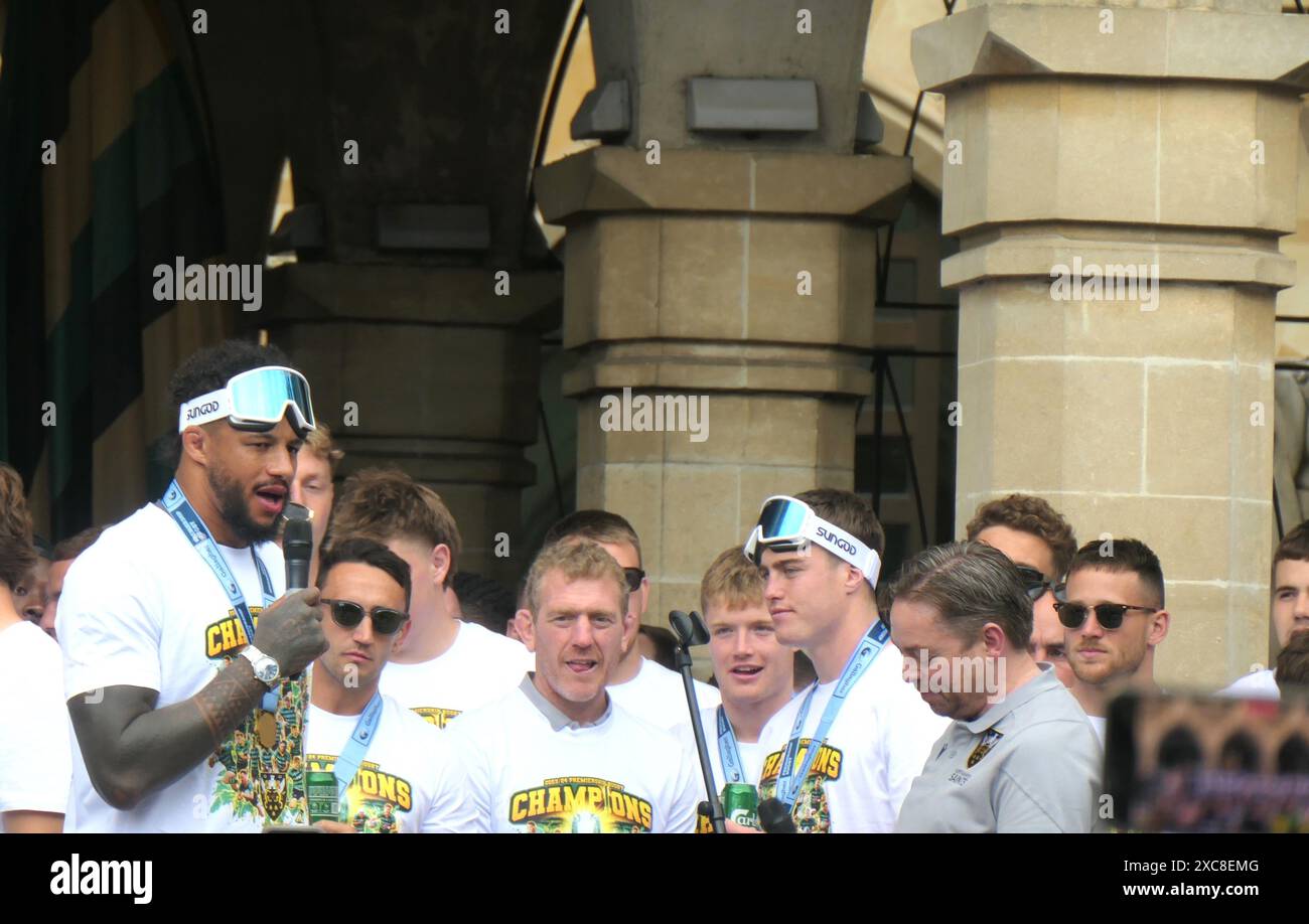 Team children celebrate trophy hi-res stock photography and images - Alamy