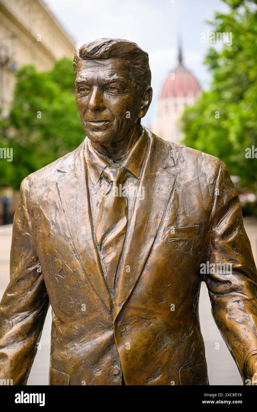 Statue of President Ronald Reagan, Liberty Square, Budapest, Hungary ...
