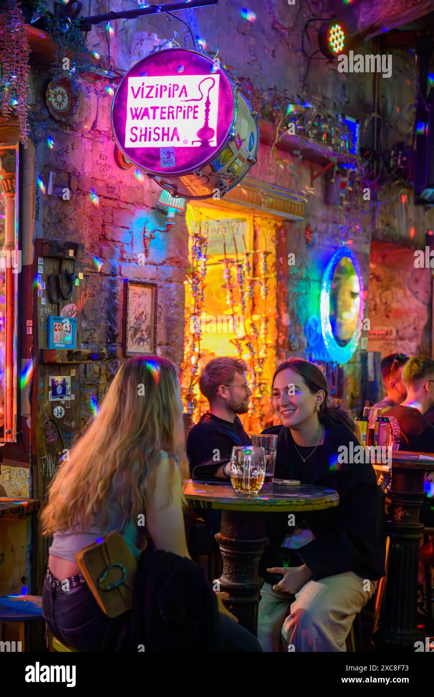 'ruin pub' budapest hi-res stock photography and images - Alamy