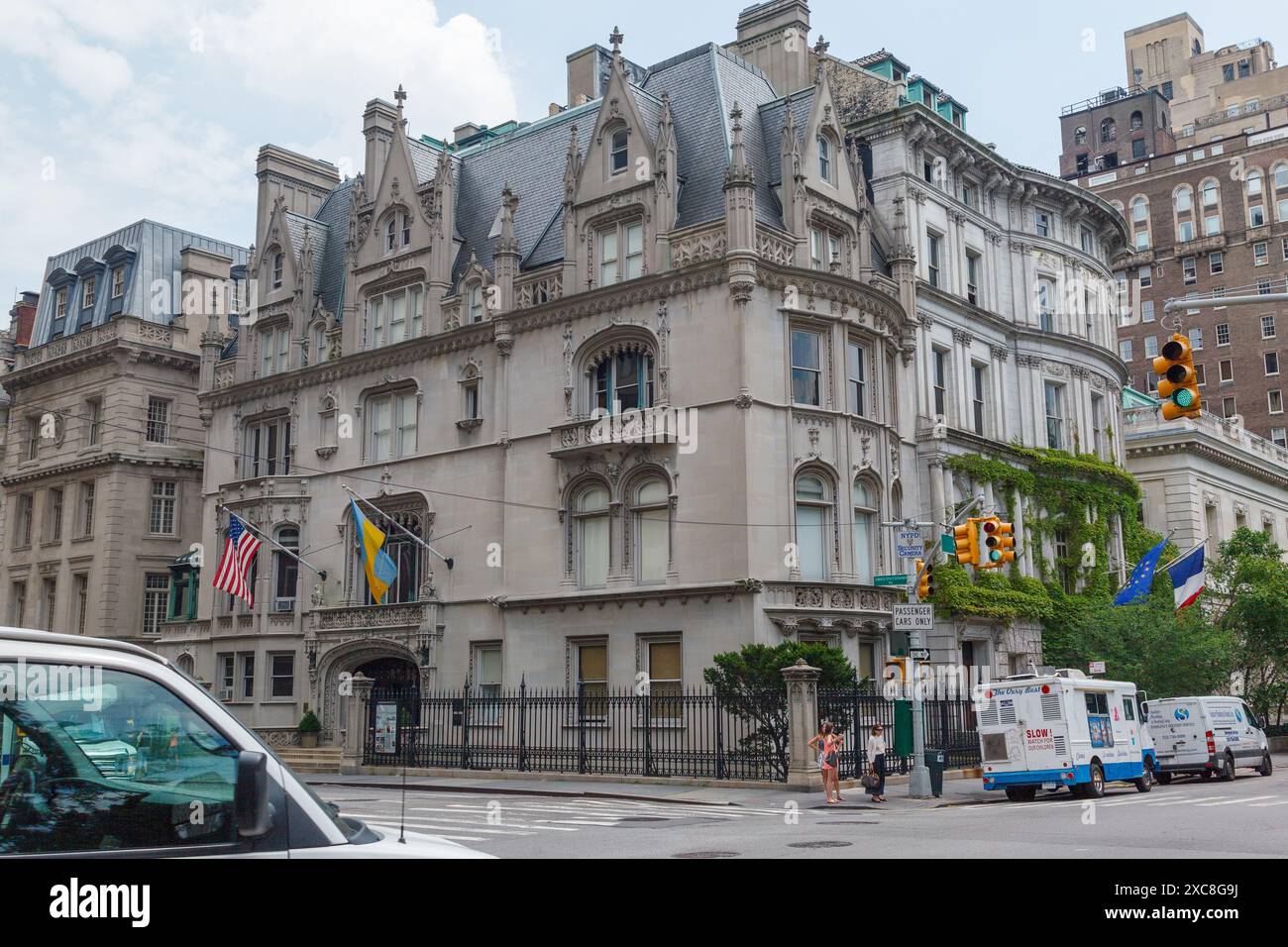 Elegant Building Fifth Avenue New York City Stock Photo - Alamy