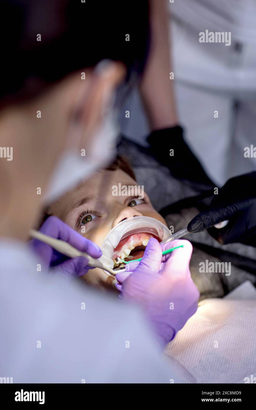Childrens dentistry first examination hi-res stock photography and ...