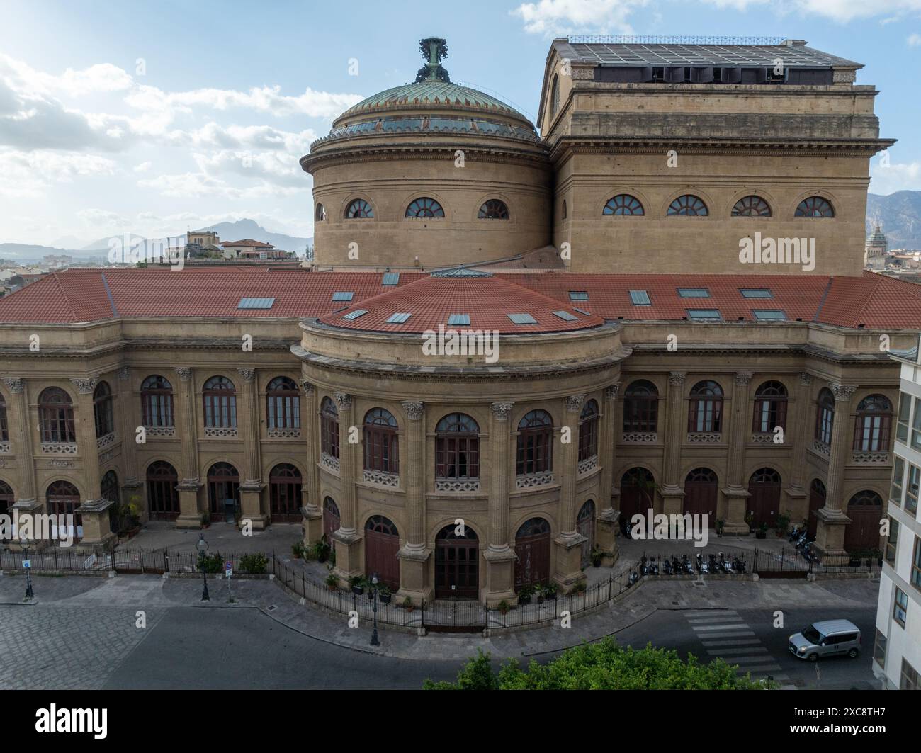 The Teatro Massimo Vittorio Emanuele, better known as Teatro Massimo ...