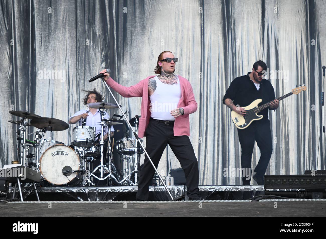 Frank carter rattlesnakes photos hi-res stock photography and images ...