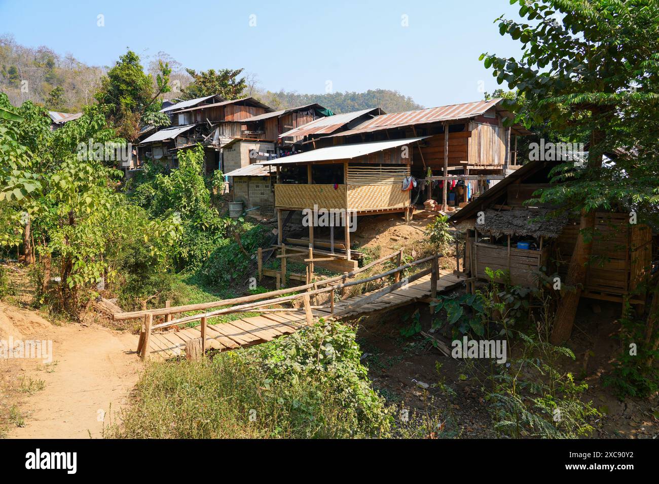 Homes of Kayan refugees in the Huay Pu Keng long-neck ethnic village in ...