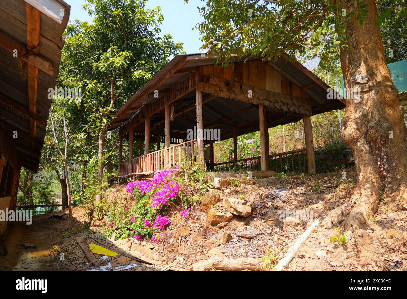 Homes of Kayan refugees in the Huay Pu Keng long-neck ethnic village in ...