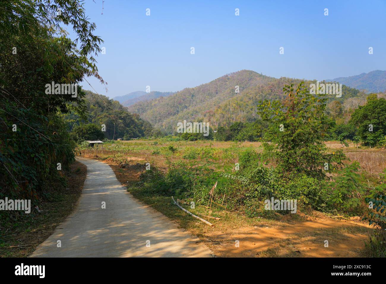 Dirt road in the Pai River Valley leading to the Huay Pu Keng long-neck ...