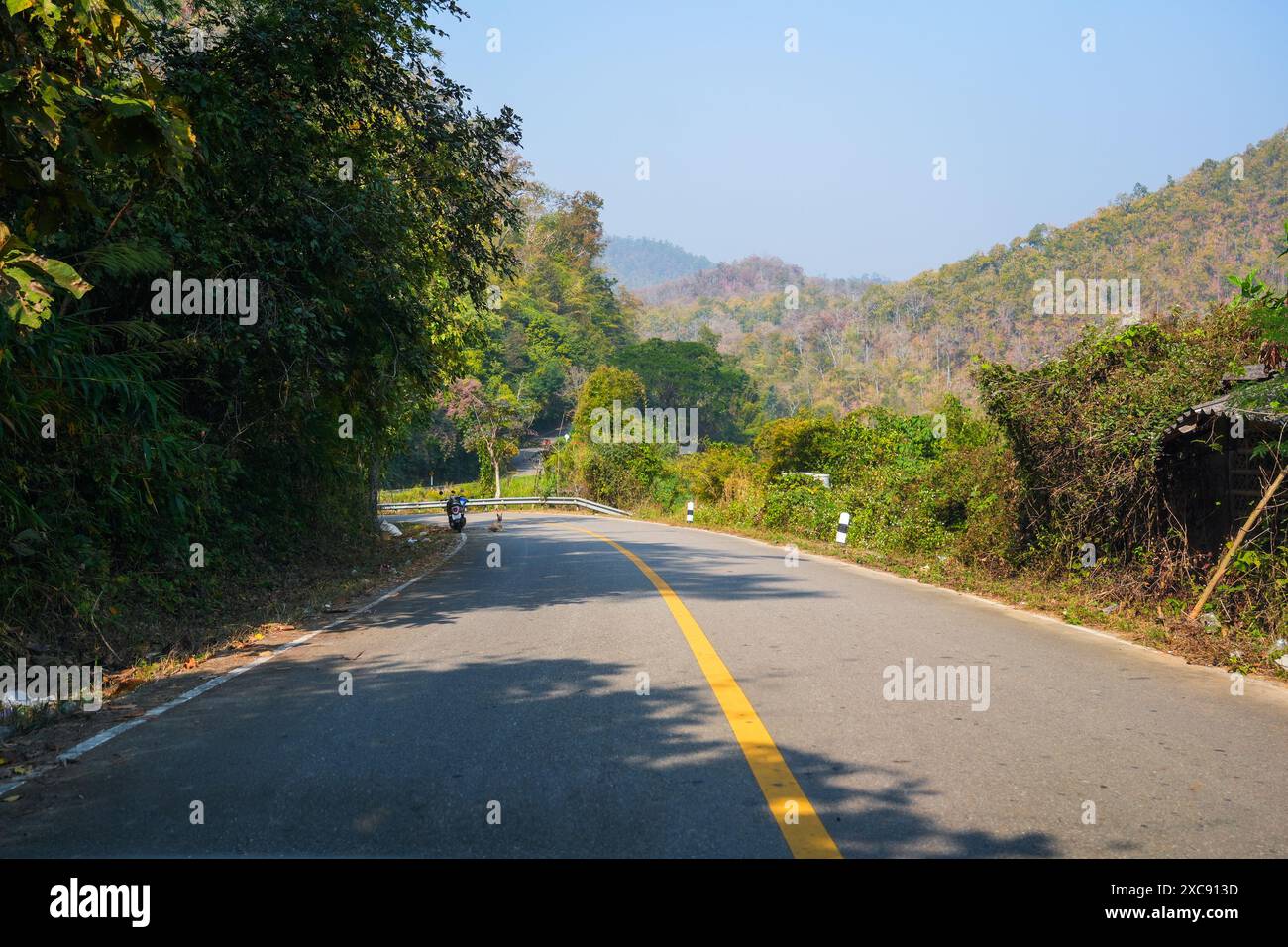 Road winding through the Pai River Valley leading to the Huay Pu Keng ...