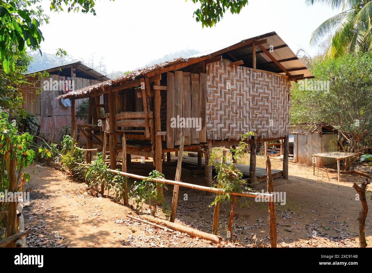 Homes of Kayan refugees in the Huay Pu Keng long-neck ethnic village in ...