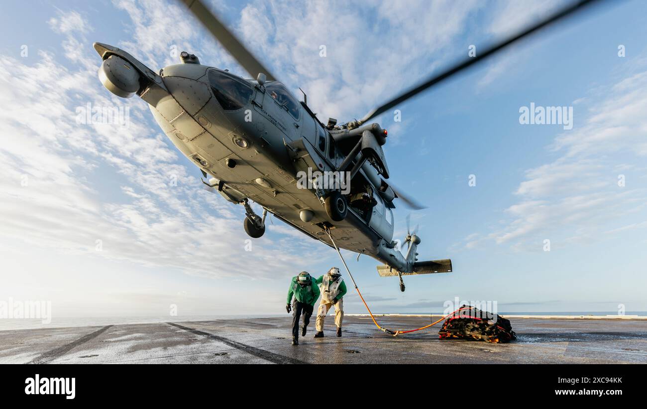 An MH-60S Seahawk, assigned to Helicopter Sea Combat Squadron (HSC) 5 ...
