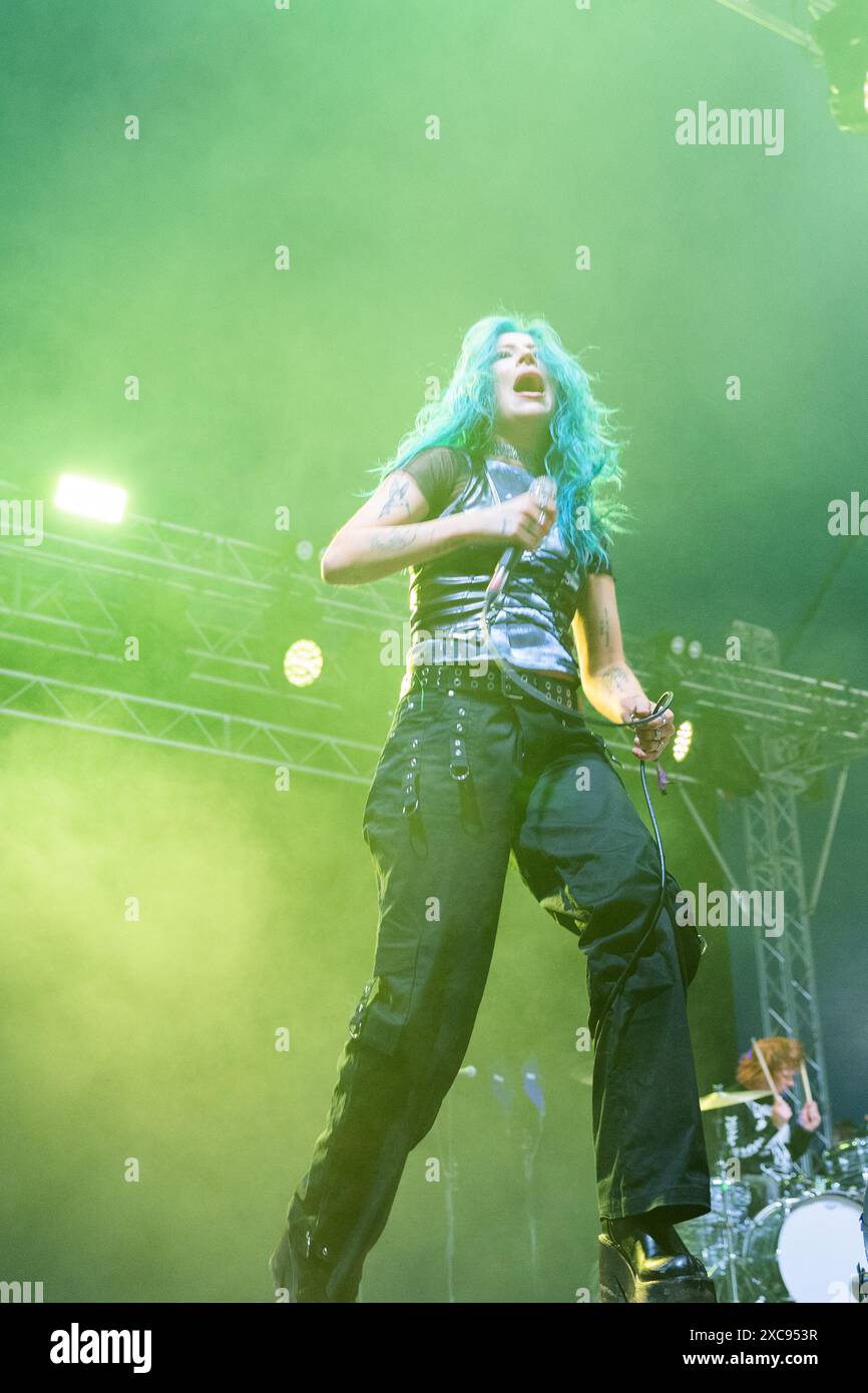 Singer charlotte sands hi-res stock photography and images - Alamy