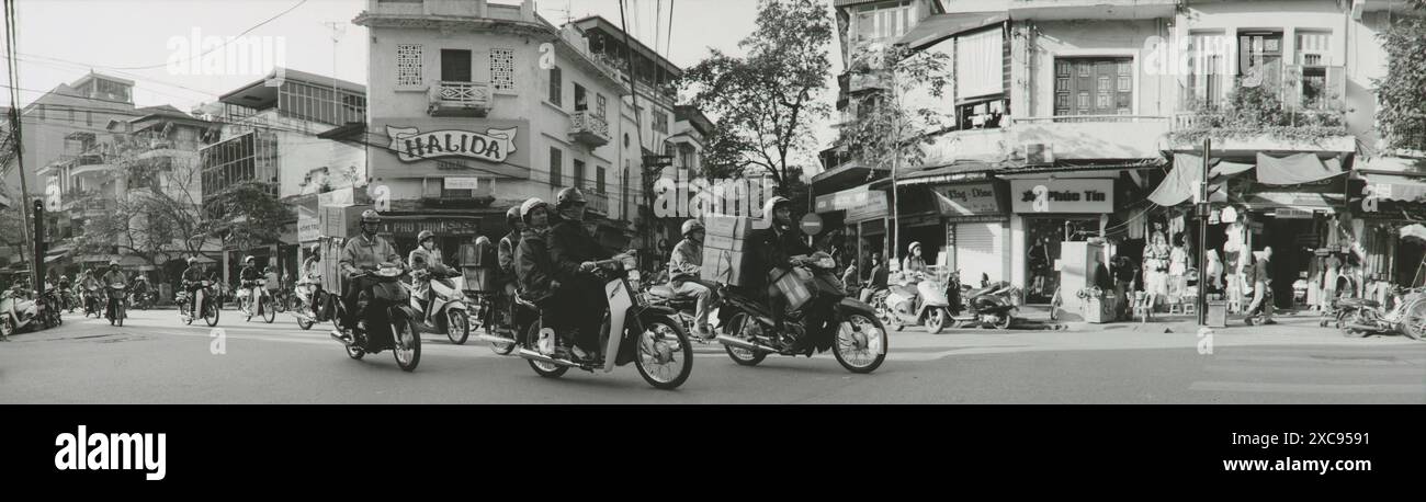 Vietnam Vietnam, 2080808, Mopedfahrer ,in saigon *** Vietnam Vietnam ...