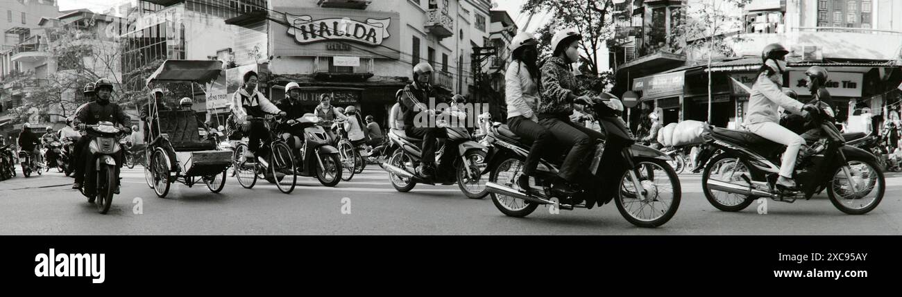 Vietnam Vietnam, 2080808, Mopedfahrer ,in saigon *** Vietnam Vietnam ...