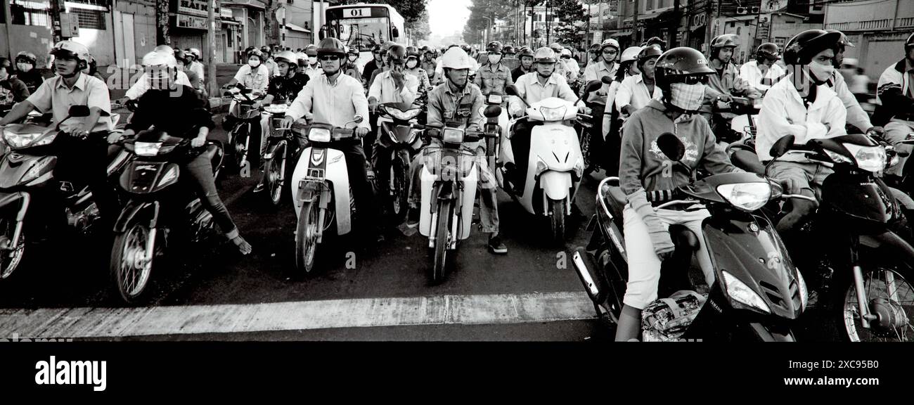 Vietnam Vietnam, 2080808, Mopedfahrer ,in saigon *** Vietnam Vietnam ...