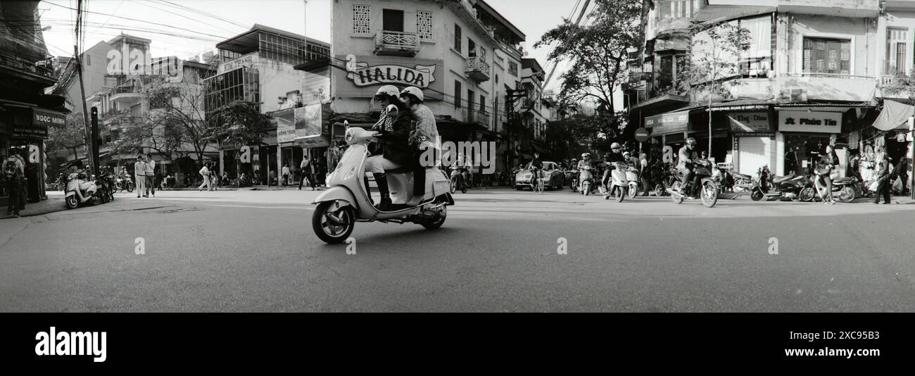 Vietnam Vietnam, 2080808, Mopedfahrer ,in saigon *** Vietnam Vietnam ...