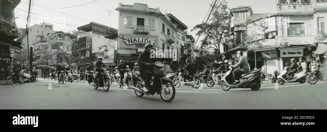 Vietnam Vietnam, 2080808, Mopedfahrer ,in saigon *** Vietnam Vietnam ...